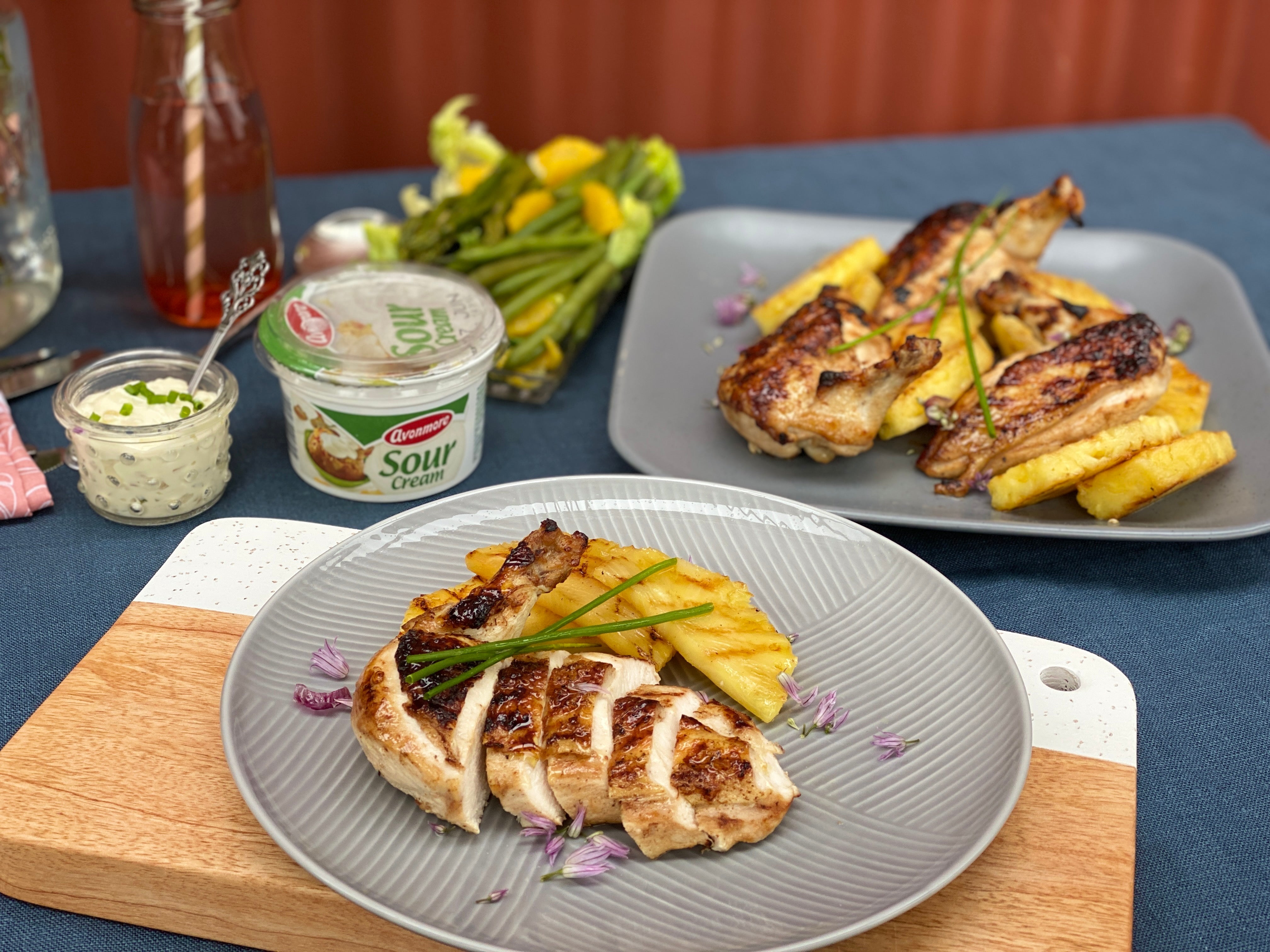 Gà nướng dứa gừng sốt kem chua và sốt lá hẹ – houzzy.com